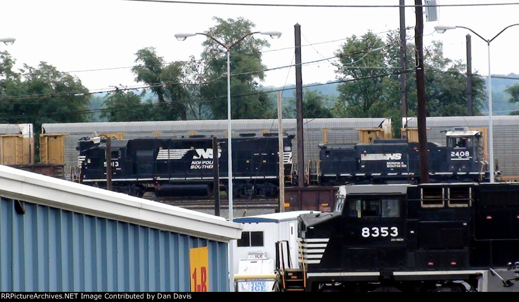 NS GP38-2 5013 and MP15DC 2408